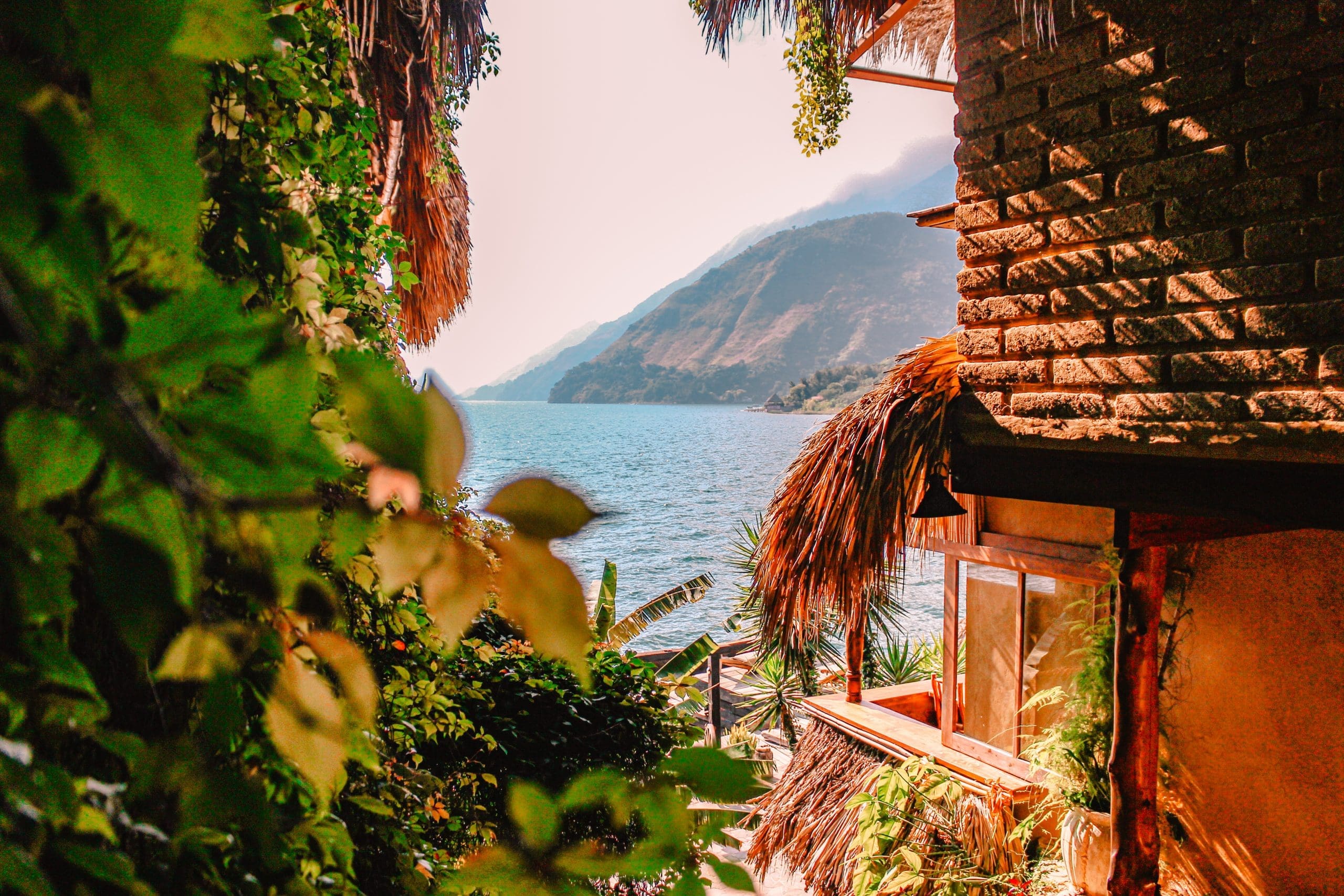 Romantisch overnachten bij Laguna Lodge aan Lago Atitlan - The Orange ...