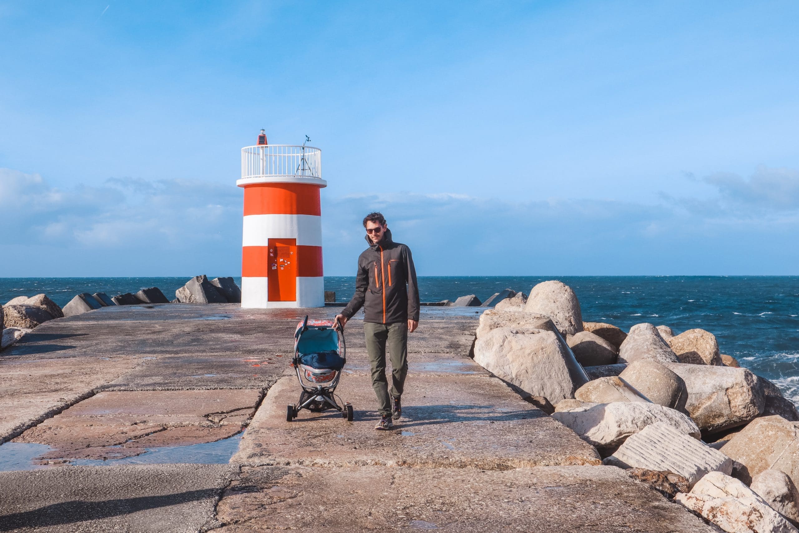 Explore the waves and beach of Nazaré in Portugal (with map) - The ...